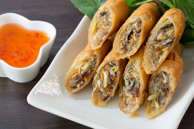 Fried Spring Rolls (Por Pia Tord) - Thai Food - Guide to Thailand