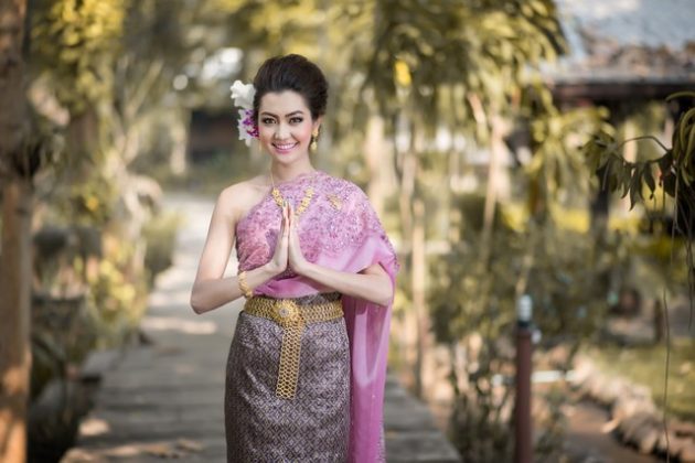 'Wai' Thai Greeting - Trip Advice - Guide to Thailand