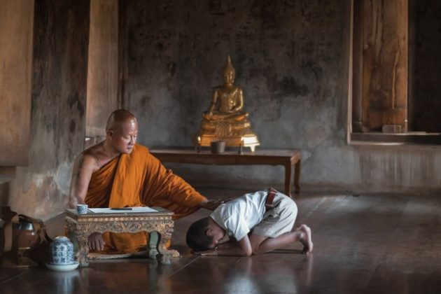 'Wai' Thai Greeting - Trip Advice - Guide to Thailand